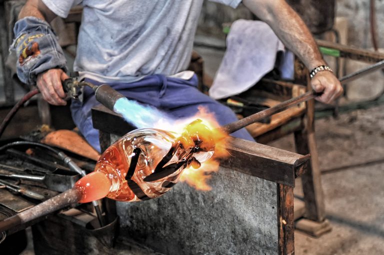 Black Belt: I vetri disegnati da Peter Marino per Venini | DESIGN STREET